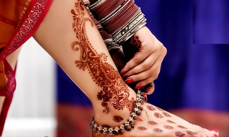 30 Amazing Henna Mehndi Designs For Legs - Body Art Guru
