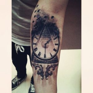 27 Cool Clock Tattoo Ideas with Meanings - Body Art Guru