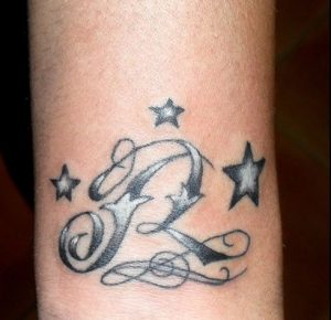 70+ Amazing R Letter Tattoo Designs and Ideas - Body Art Guru