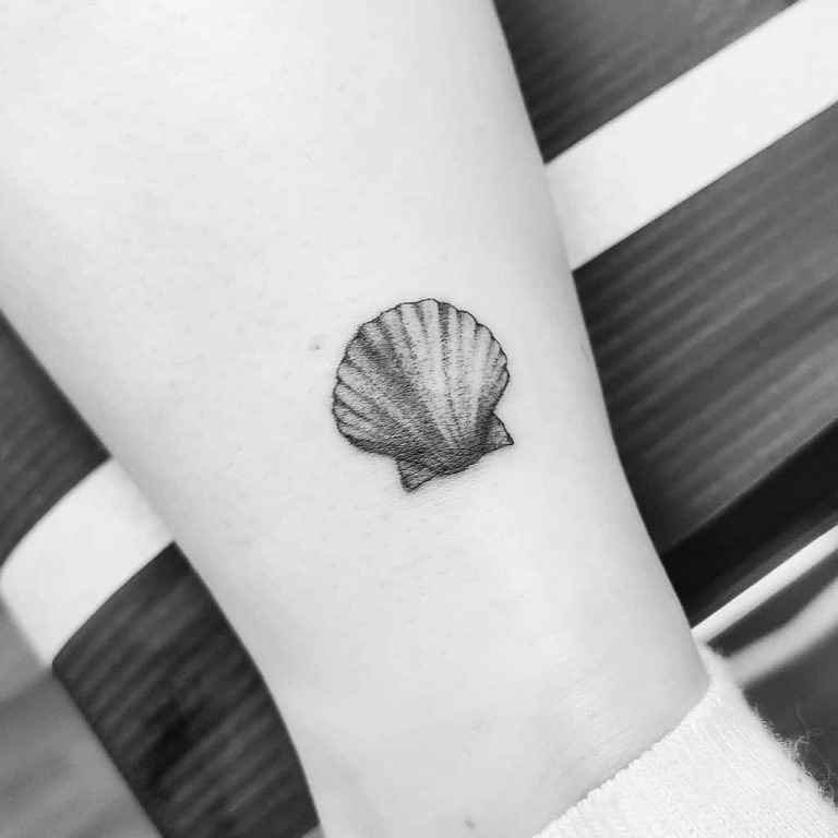 63 Delicate Single Needle Tattoo Ideas with Meanings - Body Art Guru
