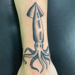 30+ Amazing Squid Tattoos with Meaning - Body Art Guru