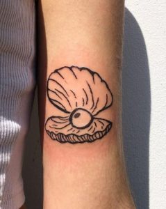 50+ Amazing Pearl Tattoos Designs with Meanings, Ideas, and Celebrities ...